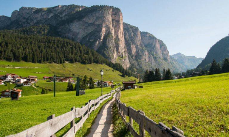 Centrally located aparthotel in Selva Gardena - Residence Antares