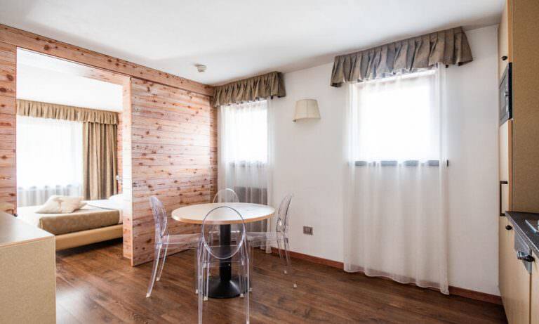 Centrally located aparthotel in Selva Gardena - Residence Antares